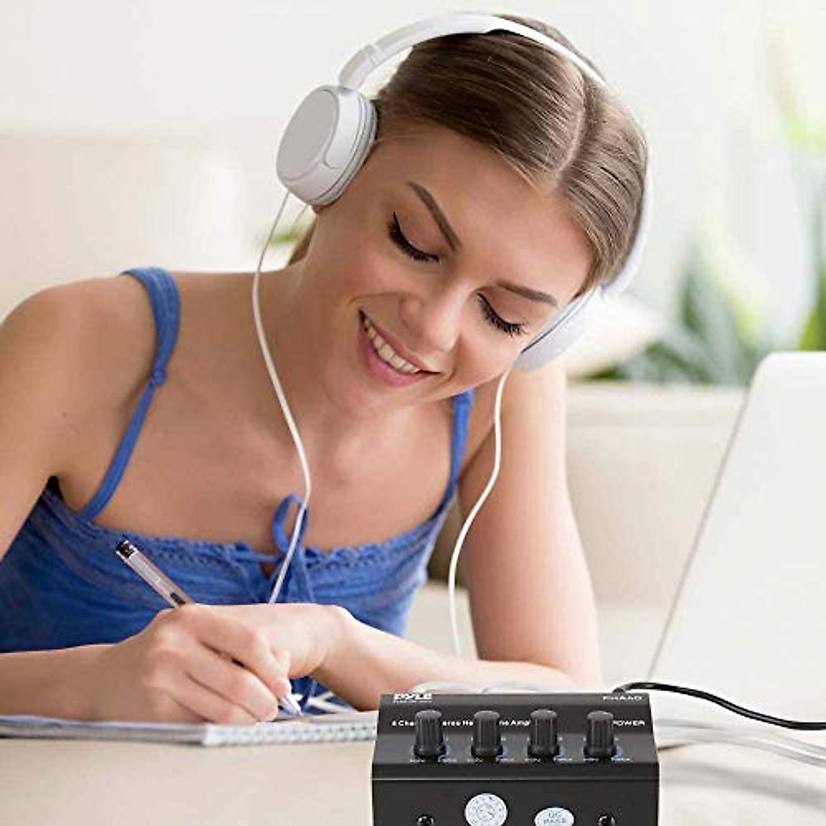 PYLE-PRO 4-Channel Portable Stereo Headphone Amplifier-Professional Multi-Channel Mini Earphone Splitter Amp w/4 ¼” Balanced TRS Headphones Output Jack and 1/4' TRS Audio Input For Sound Mixer-PHA40.