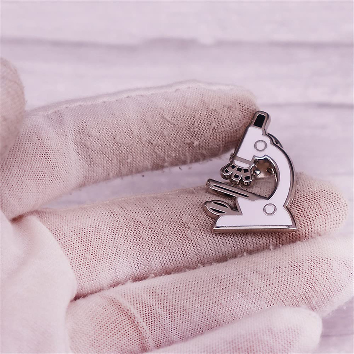 Chemical Microscope Metal Brooch Delicate Biology Badge Molecular Enamel Pin Creative Jewelry Gift Medical Graduation Student Doctor Nurse