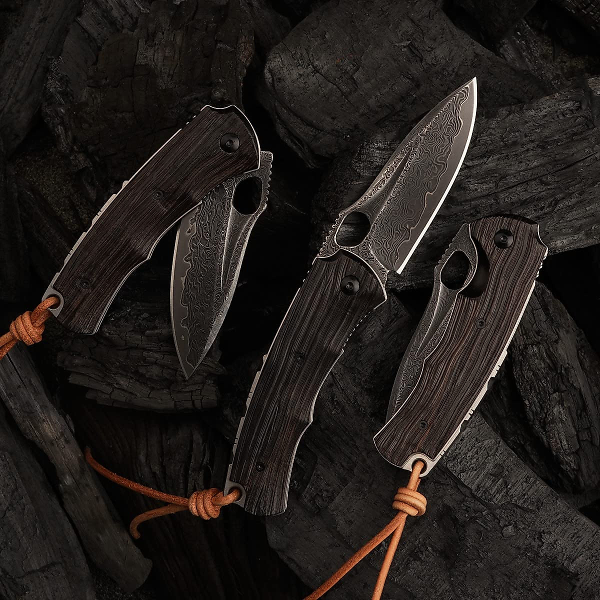 SPIRIT DEED Folding Knife 3in Handmade VG 10 Damascus Steel Knife Pocket Knife, Leather Case, Ebony Handle, with Padded Lock, Suitable for Outdoor Camping Fishing and Carrying Knives