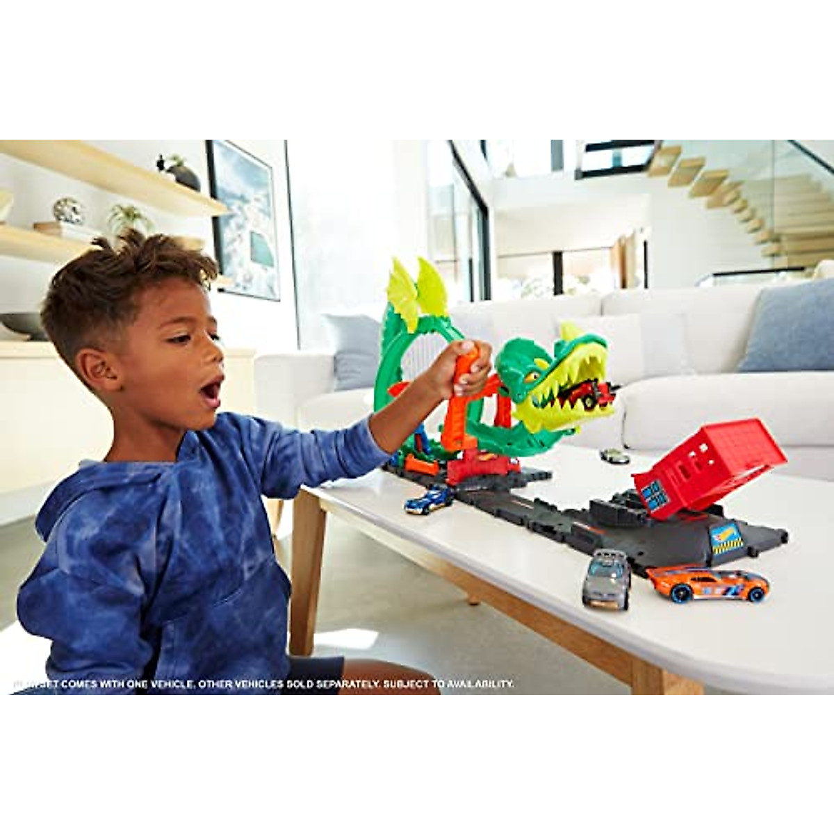 HOT WHEELS Track Set with 1:64 Scale Toy Firetruck, City Fire Station with Dragon Nemesis and Track Play, Dragon Drive Firefight