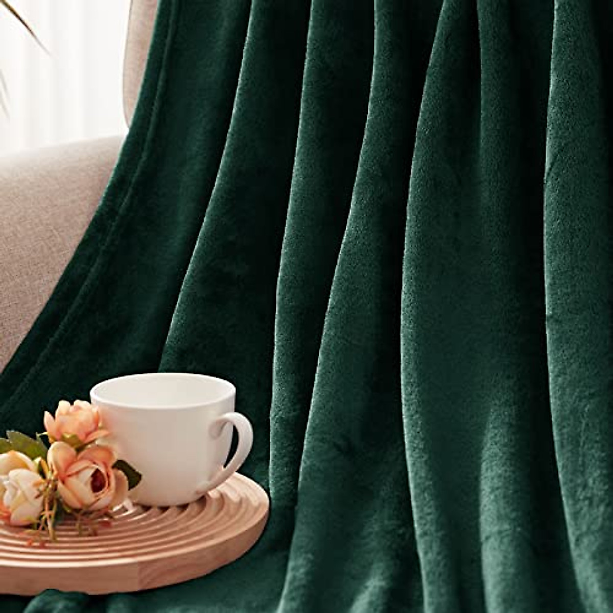 Exclusivo Mezcla Extra Large Fleece Throw Blanket for Couch, Sofa and Bed, Super Soft Blankets and Warm Throws, Cozy, Plush, Lightweight (50x70 inches, Forest Green)