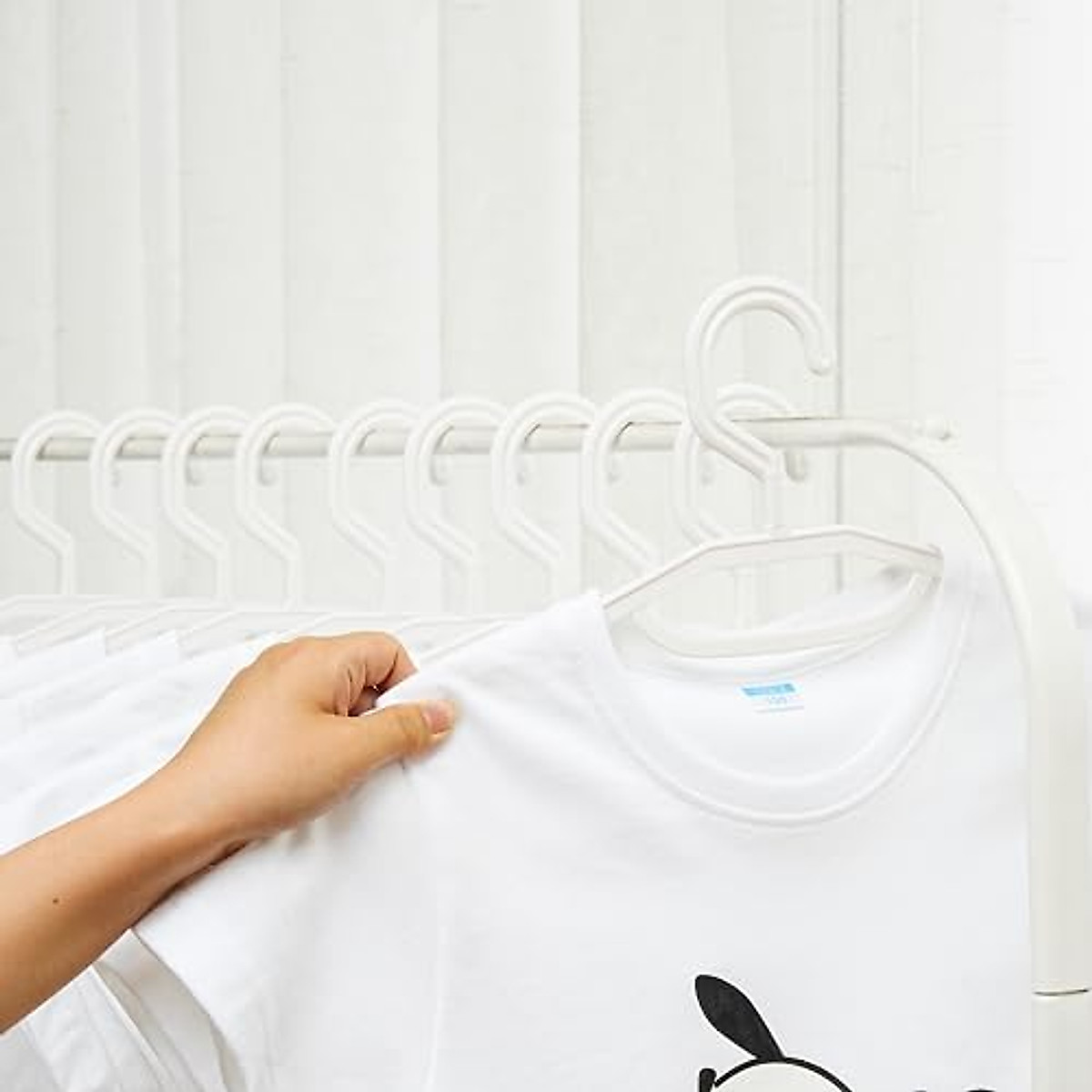 White Plastic Clothes Hangers 20 Pack,Adult Coat Hangers for Closet,Non-Slip Laundry Hangers,Room Essentials Basics Size Ideal for Everyday Use on Coats,Shirts,Pants,Dress,Skirts