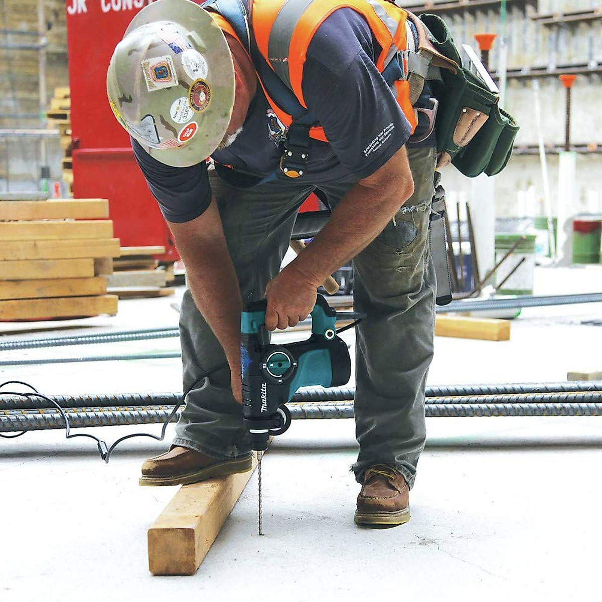 Makita HR2811F 1-1/8 in. SDS-PLUS Rotary Hammer with LED Light (Renewed)