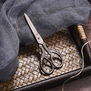 HITOPTY 5inch Vintage Style Scissors Titanium Plating Stainless Steel Antique Shears for Craft Embroidery Crochet Needle Point Knitting Project