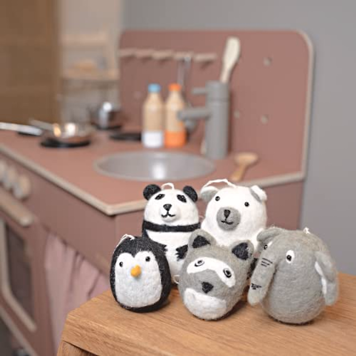 Én Gry & Sif Wool Felt Zoo Animals Hanging Decorations Felt Ornaments for Christmas Tree or Decor Felt Animal Figures for Play Set of 5 Handmade Penguin Panda Polar Bear Raccoon Elephant