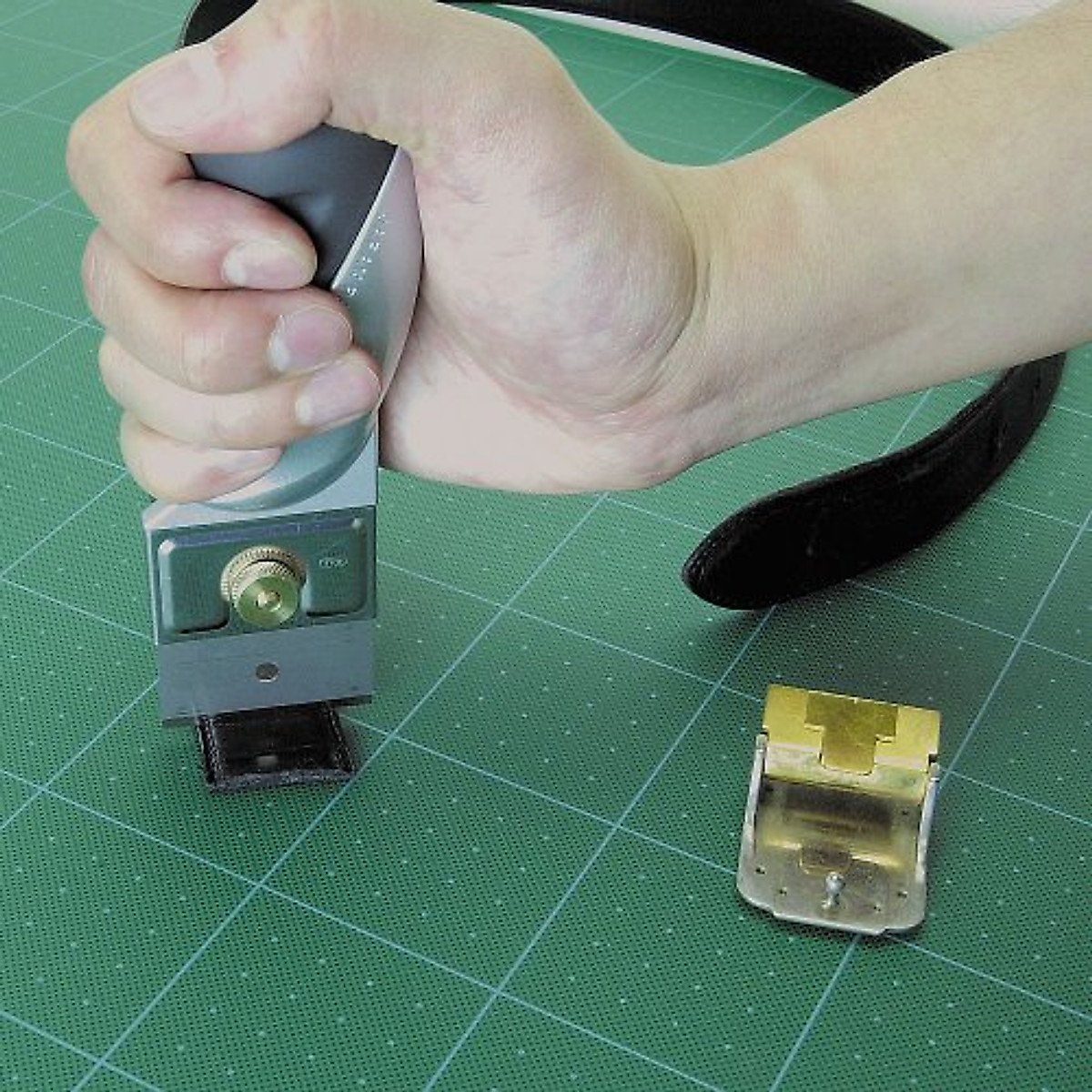 NT Cutter Cushion Grip Leather Knife, 1 Knife (KT-2000GP)