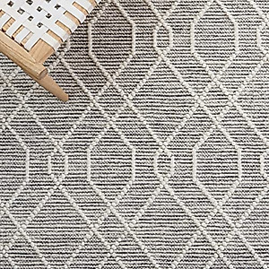 Safavieh Natura Collection Accent Rug - 4' x 6', Ivory & Black, Handmade Boho Geometric Braided Tassel Wool, Ideal for High Traffic Areas in Entryway, Living Room, Bedroom (NAT323A)