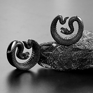 LADEMAYH 2Pcs 1/2 inch Gauges for Ears, Black 12mm Gauges for Ears, Cobra Design Snake 1/2 Plugs Tunnels Guages for Women, Surgical Steel Saddle Gauge Earrings