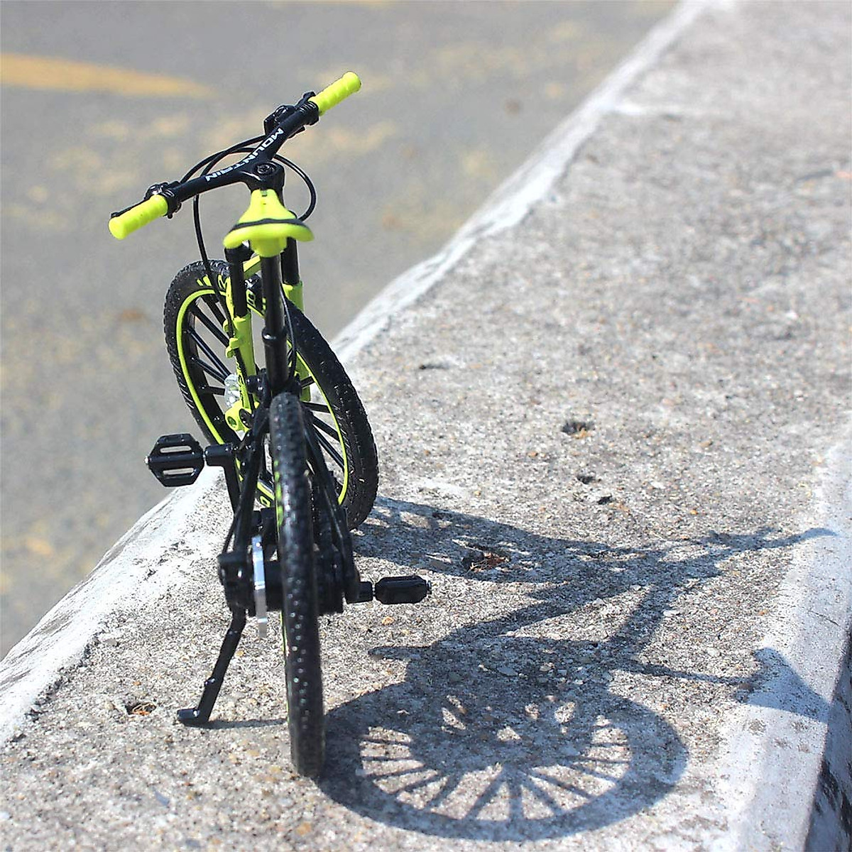 Ailejia Mountain Bike Toy Mini Cake Topper Dirt Bicycle Ornament Vehicles Model Cake Toppers Road Model Bikes BMX Decoration Crafts for Home (Black Green)