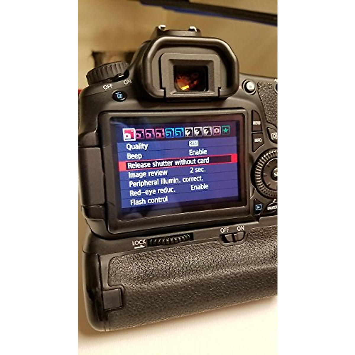 Canon EOS 60D 18 MP CMOS Digital SLR Camera with 3.0-Inch LCD & 18-55mm f/3.5-5.6 IS Zoom Lens