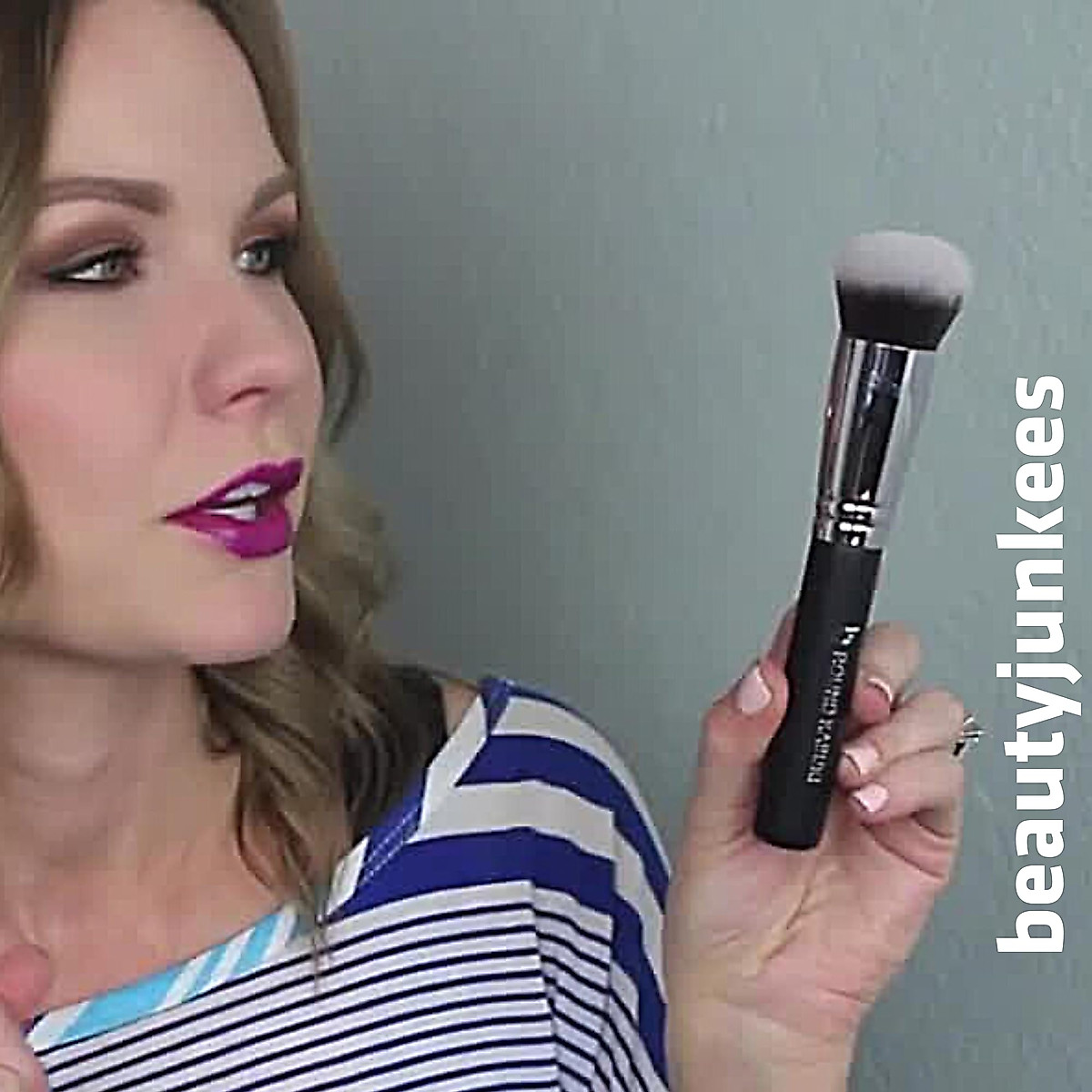 Mineral Powder Foundation Makeup Brush: Round Top Kabuki, Soft Dense Synthetic Bristles for Applying Loose Compact Pressed Translucent Minerals, Setting, Finishing, Buffing Liquid, Cream, Cruelty Free