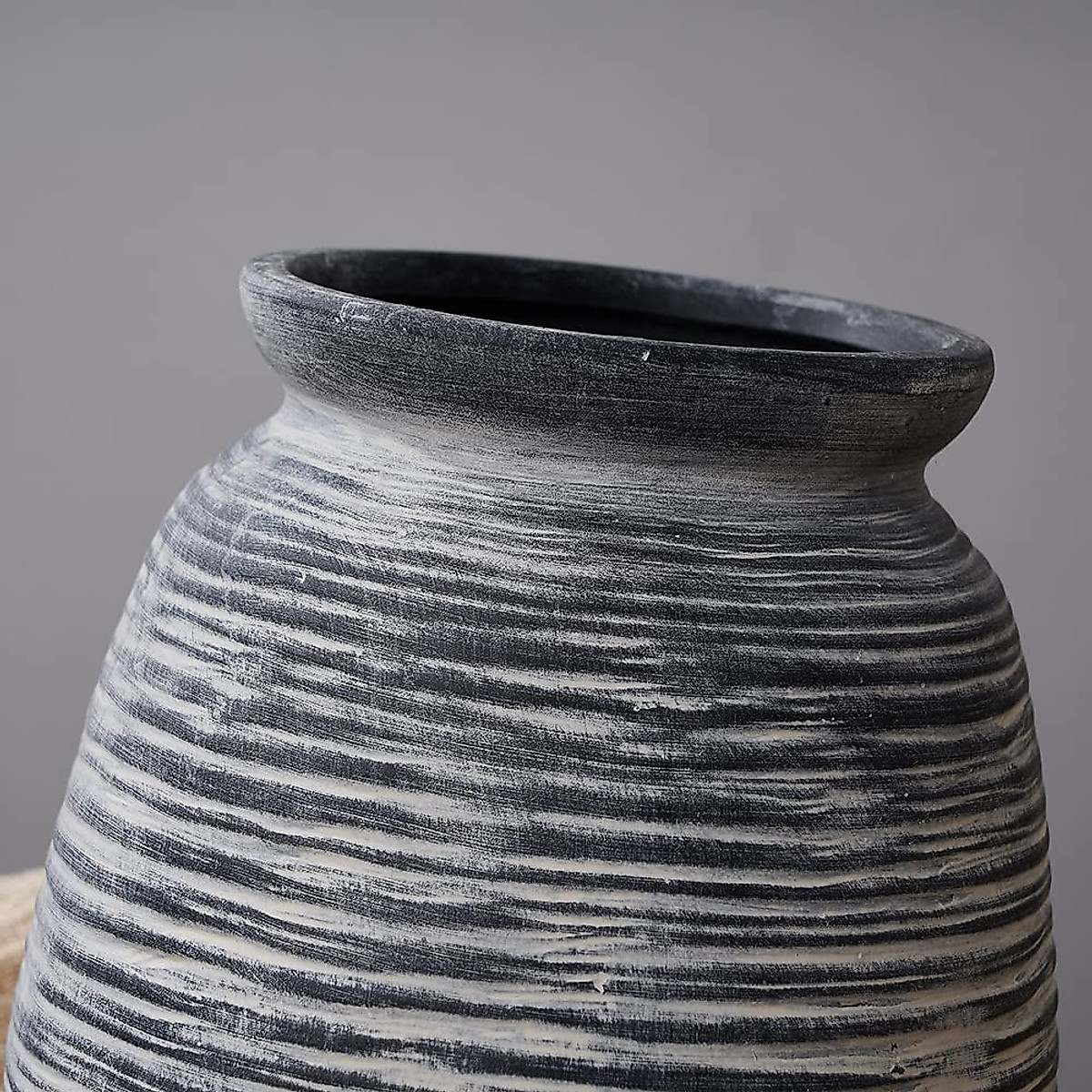 SIDUCAL Ceramic Rustic Farmhouse Flower Vase, Pottery Decorative Flower Vase for Home Decor, Table, Living Room Decoration, Shelf Decor, Mantel, 7.3 Inch, Black