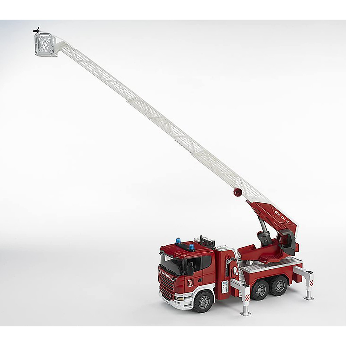 Bruder 03590 Scania R-Serie Fire Engine with Water Pump and L and S Module