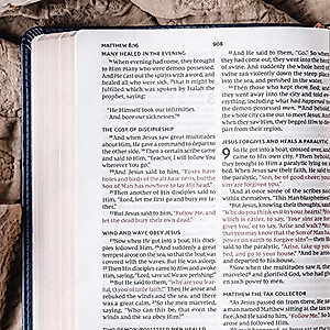 NKJV, Value Thinline Bible, Large Print, Turquoise Leathersoft, Red Letter, Comfort Print: Holy Bible, New King James Version