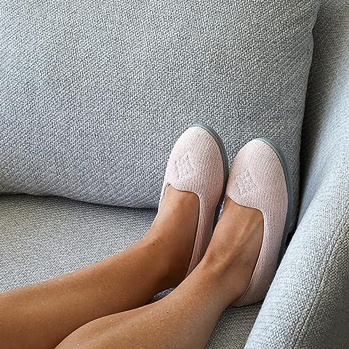 Dearfoams Women's Rebecca Lightweight Cozy Memory Foam Closed Back Slipper with Wide Widths, Dusty Pink Chenille, 9-10