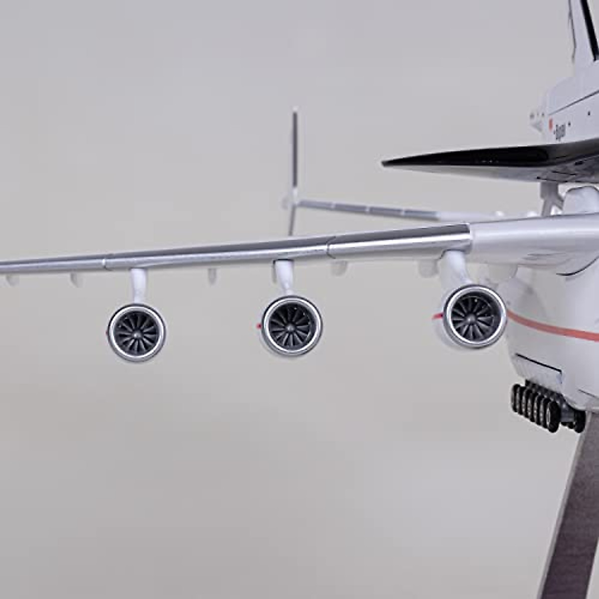 1:200 An-225 Carrying with Spaceshuttle BURAN Resin Aircraft Model Toy 17 inch Display Model Plane for Collection