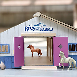 Breyer Farms Deluxe Wood Stable Playset 59215, Multicolor