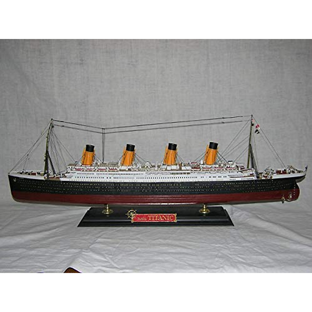 AEVVV RMS Titanic British Passenger Liner - Plastic Ship Model Kits Scale 1:700 - Assembly Instructions in Russian Language
