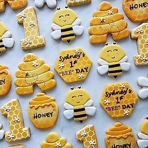 Aoerfes 6 Piece Bee Cookie Cutter Set, Honeycomb Hexagon Honey Jar, Bear the Pooh Molds Cutters for Bee Party Making Muffins, Biscuits, Sandwiches Fondant Decorations