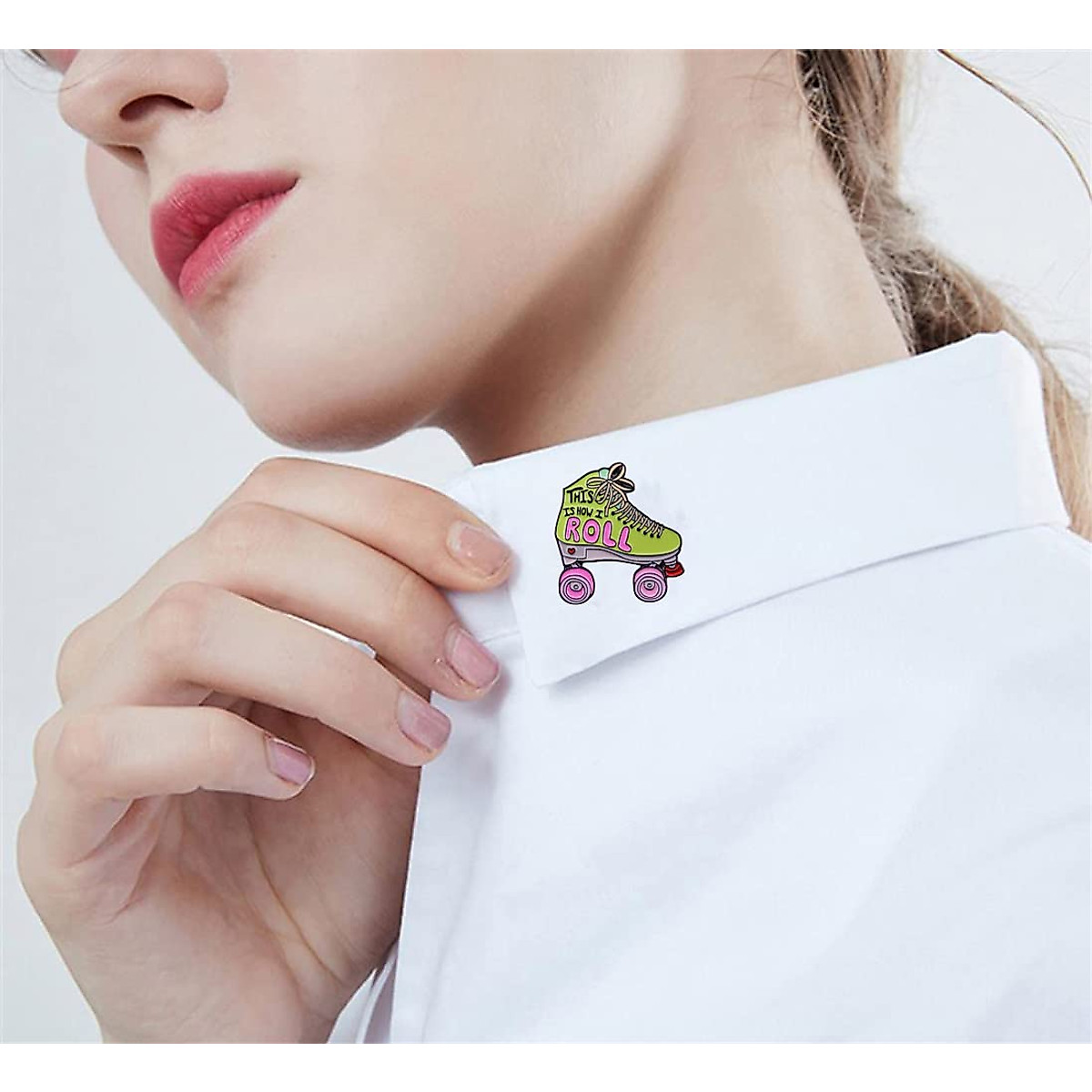 This is how I roll roller skates enamel pin retro skating brooch funny puns Roller Derby badge vaporwave aesthetic 80s kids gift