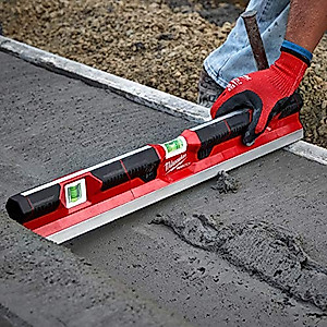 MILWAUKEE'S Concrete Screed Level,24" L,Nonmagnetic