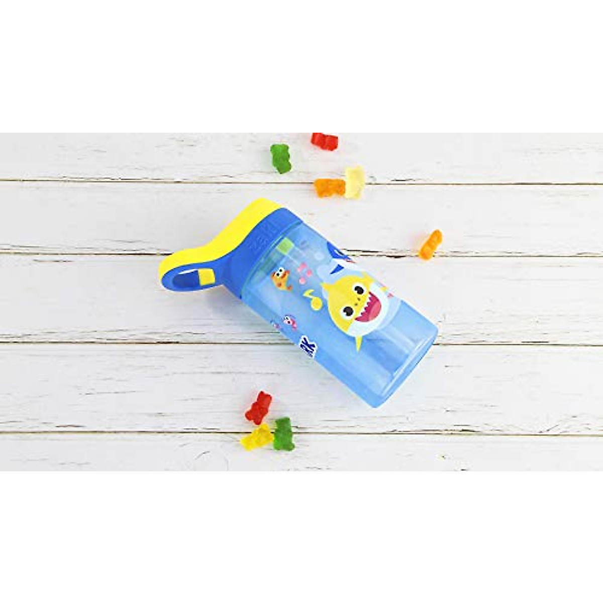 Zak Designs Baby Shark Kids Water Bottle with Straw and Built in Carrying Loop Made of Durable Plastic, Leak-Proof Design (16 oz