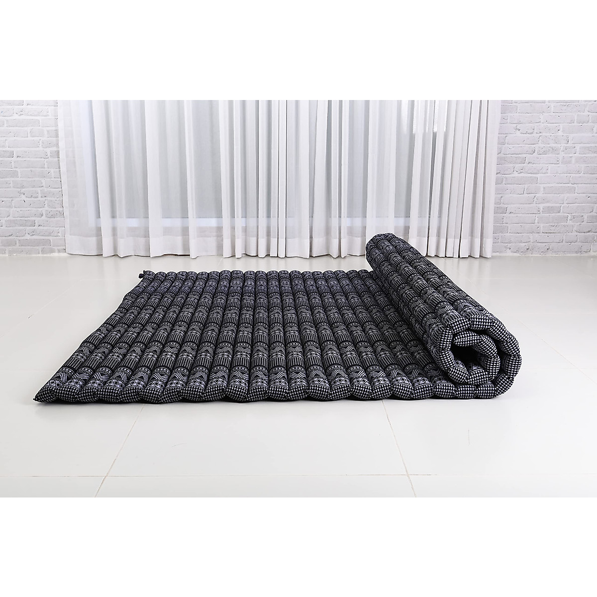 Leewadee - Foldable Floor Mattress - Japanese Roll Up Futon -Trifold Tatami Mat- Guest Floor Bed - Camping Mattress - Thai Massage Mat, Kapok Filled, 75 x 57 inches, Black White