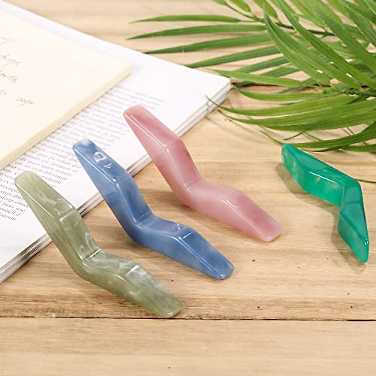 4pcs Book Page Holder, Thumb Bookmark Resin Page Holder Spreader Thumb Savers Book Accessories Gifts for Reading Lovers Bookworm Students Teachers (4 Colors)