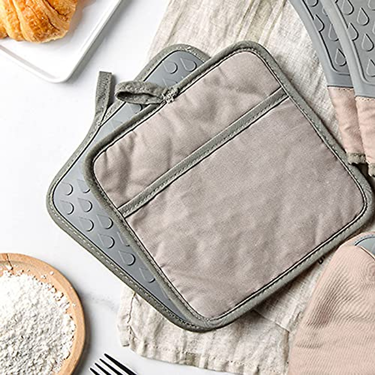 COMUSTER Silicone Pot Holders, with Gasket, Oven Heating pad, Non-Slip Silicone Surface Pot holdersr (Pot Holders Gray)