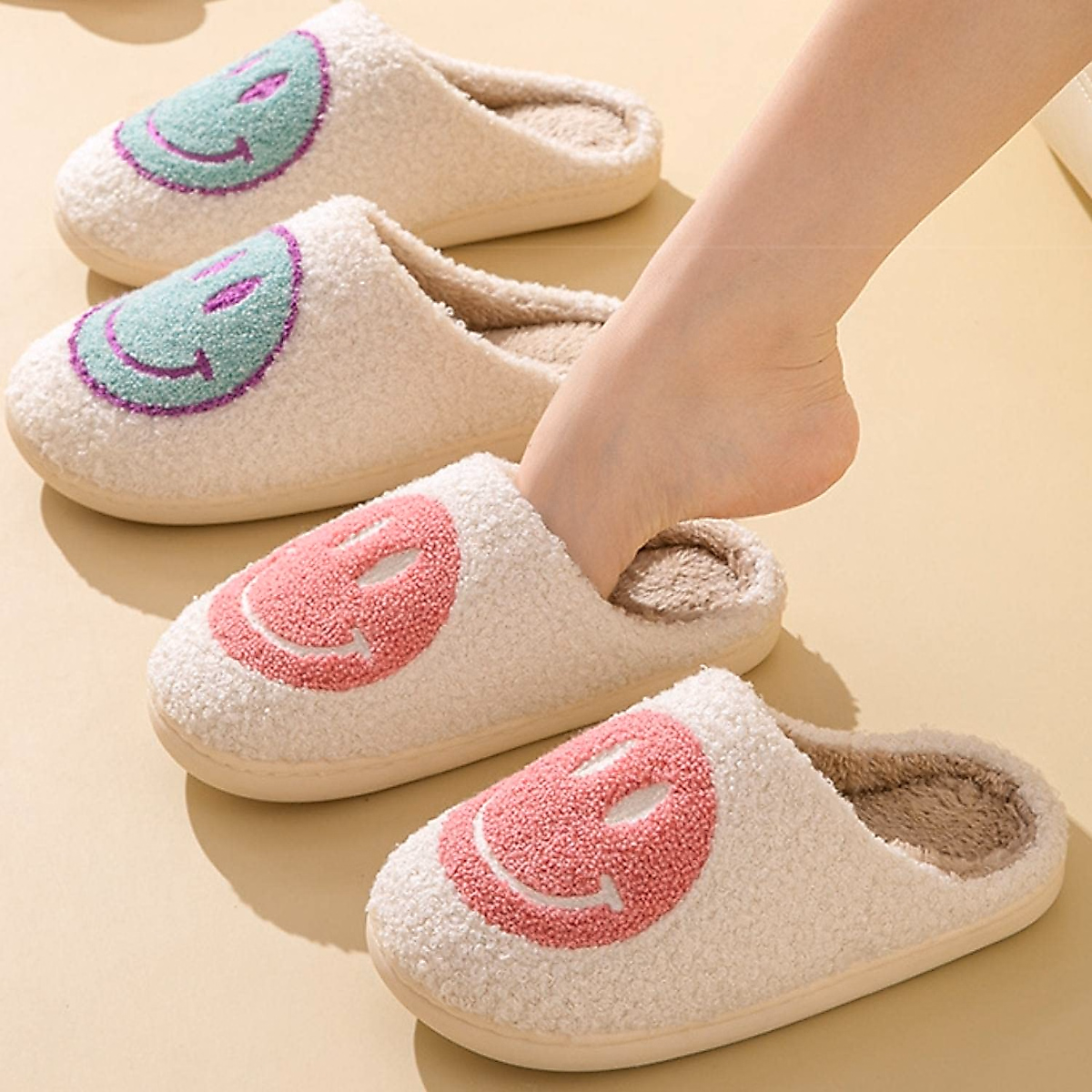 FACAXEDRE Soft House Slippers for Women,Smile Face Slippers,Womens Plush Comfy Girl Smile Slippers,Pink Smile Face Slides,Slippers Unisex Indoor Outoor,Furry Slippers Size 5-6