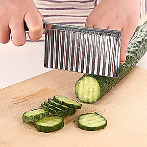 2 Pcs Potato Crinkle Cut knife, Stainless Steel Wavy Slicer, Decorative Knife for Fruits and Vegetables, Home Kitchen Wavy Blade Cutting Tool. For Carrot,Cheese,Potatoes Decoration Gadget (Black+Red)