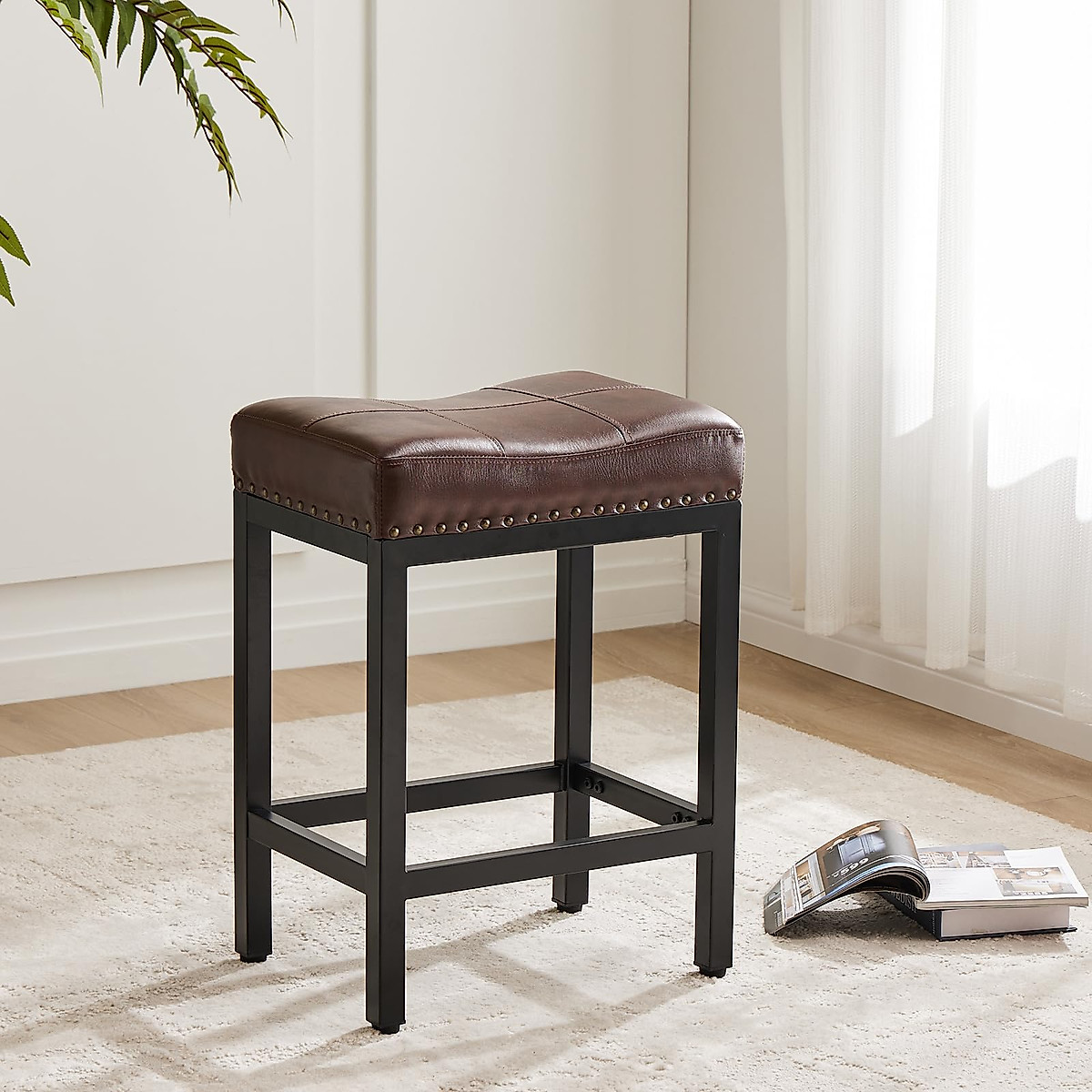 Sweetcrispy Bar Stools Set of 2， 24 inch Counter Height Bar Stools, Upholstered Modern Kitchen Barstools with Metal Base, PU Leather Saddle Stools for Kitchen Island, Brown