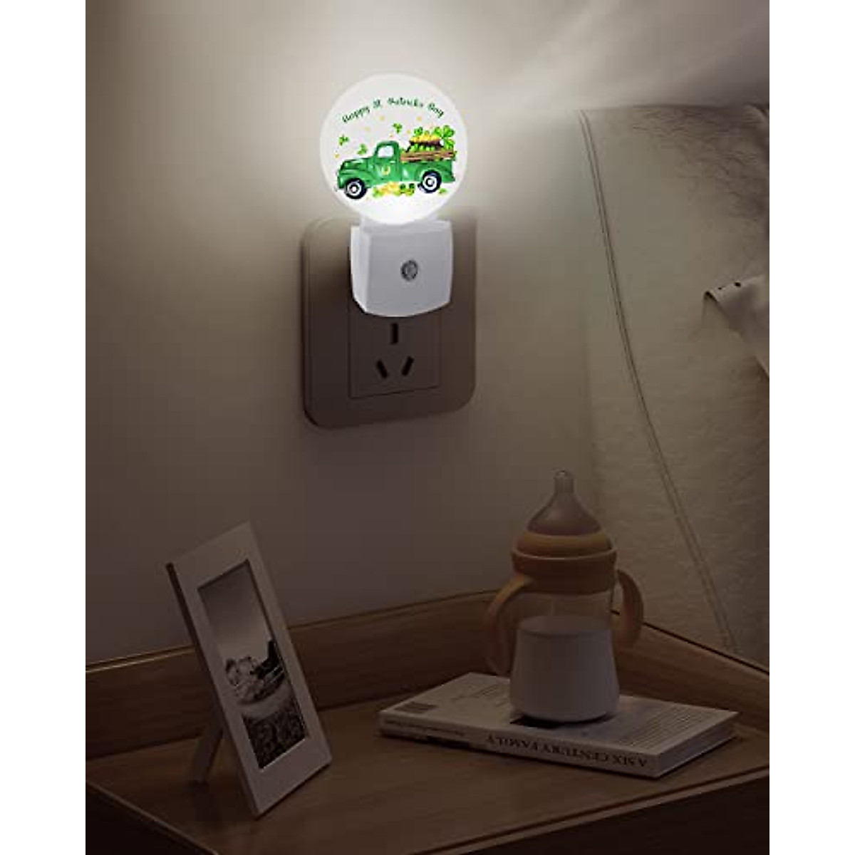 Night Light Plug into Wall, LED Nightlights St.Patrick's Day Shamrocks Truck Green Linen Small Nightlight Auto Dusk-to-Dawn Sensor Lamp LED Night Lights for Kid's Bedroom, Bathroom