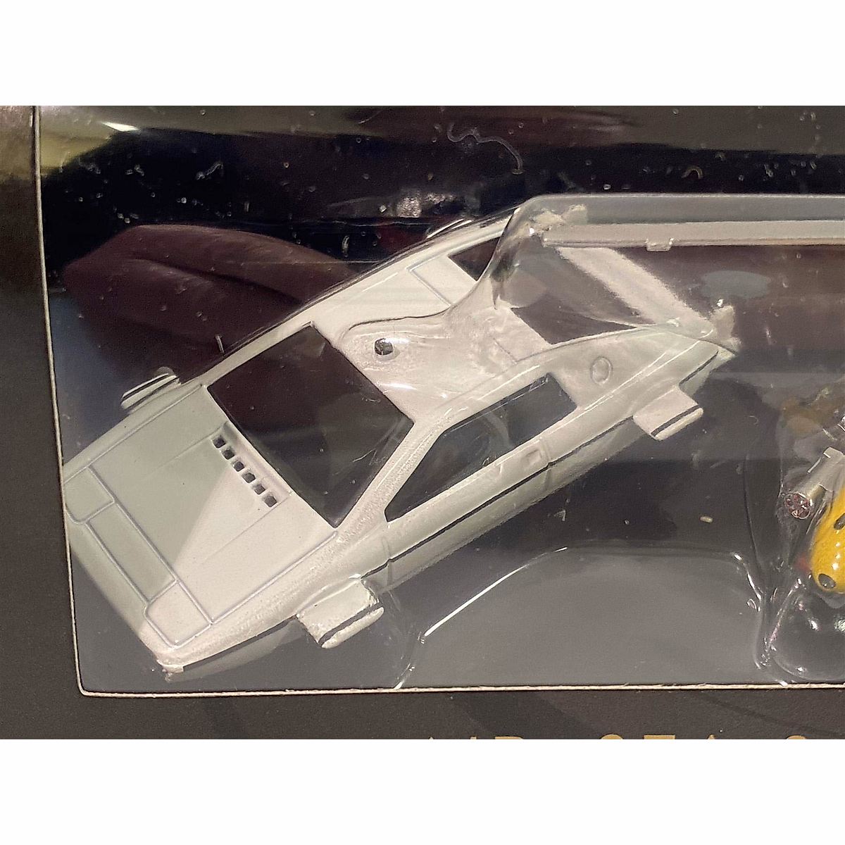 Corgi Diecast Model Cars - TY99283 Corgi James Bond Air, Sea & Space Collection - Fit the box Pre-Built Model Vehicles Toy, Classic Metal Die Cast Collectible, Auto Toys Models for Adults - Black