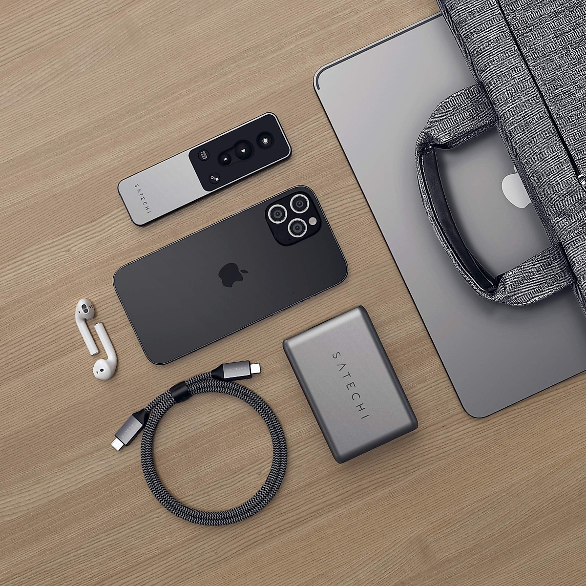 Satechi R1 Bluetooth Presentation Remote – Wireless Presenter for PowerPoint & Keynote – Compatible with 2022 MacBook Pro Air M2, 2020 MacBook Pro/Air M1, 2022 iPad Air M1, 2021 iPad Pro M1