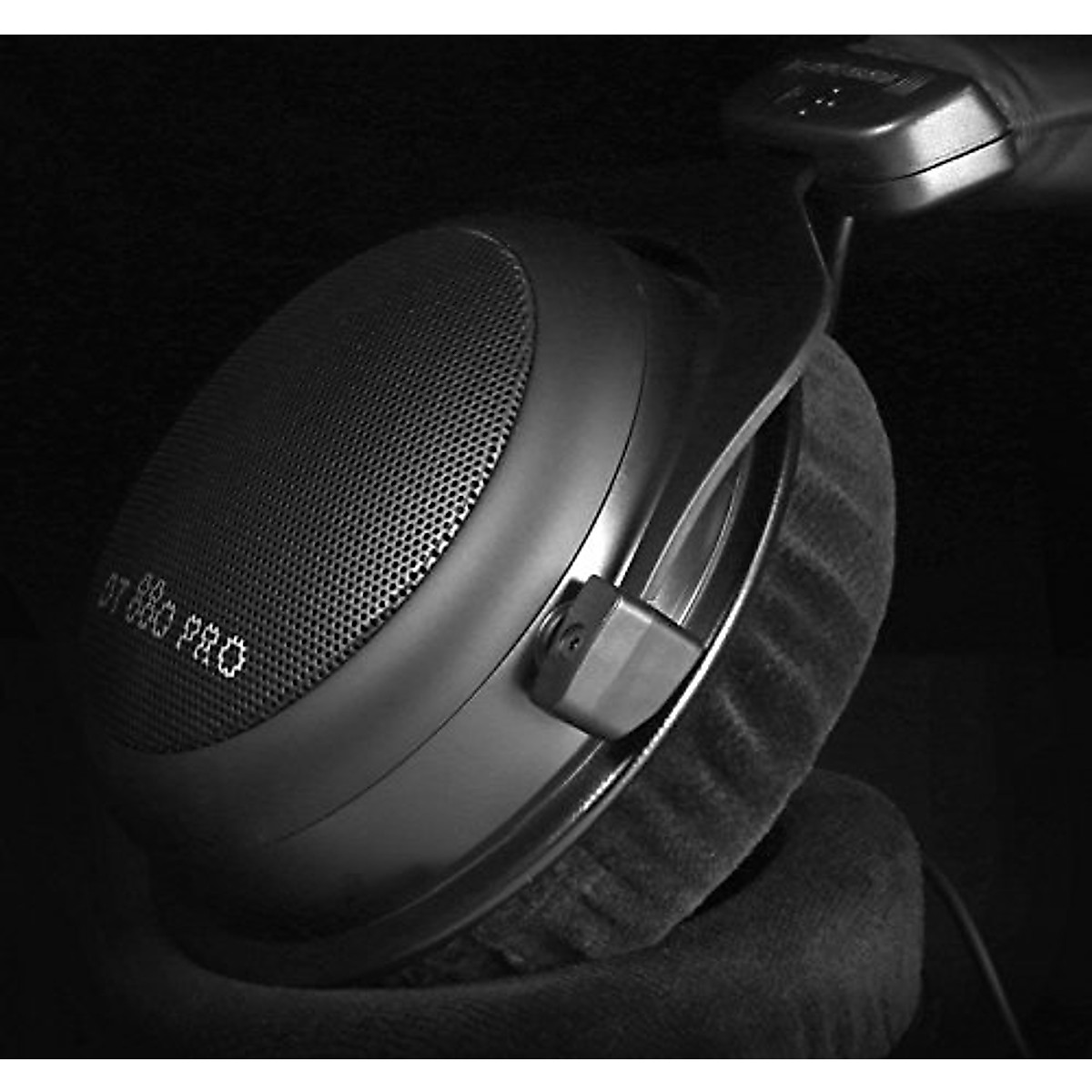beyerdynamic Dt 880 250 Ohm Pro Semi-Open Studio Headphones Black (Limited Edition)