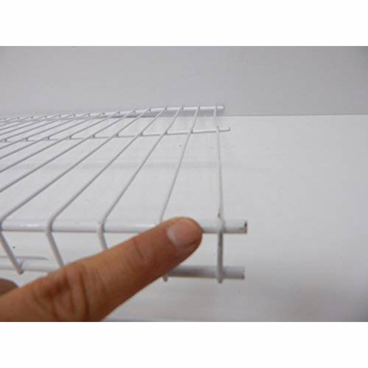 Rubbermaid FreeSlide Closet Shelf Kit, 4-Feet, White, Organization for Linen Closets, Laundry Rooms