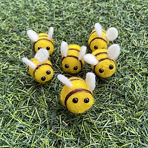 AcceLeah 25Pcs Wool Felt Bumble Bee Cute Bee Craft Ball Nursery Perfect for Baby Room Shower Gift Decorations or Costume Accessories