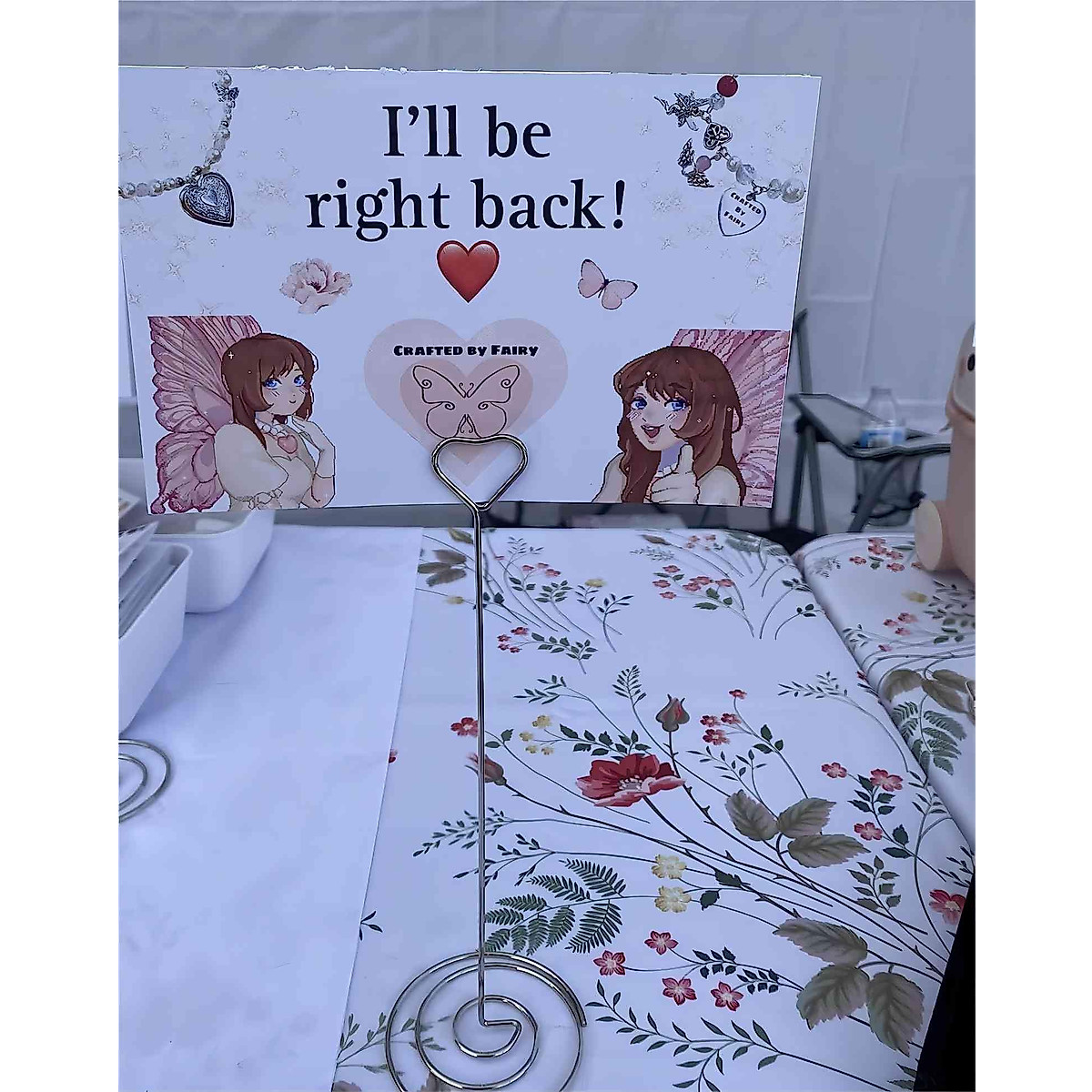 LILINMZ 40 Pcs Table Number Holders Place Card Holder - Sturdy and Durable, Elegant Heart-shaped Design - Perfect for Wedding, Anniversary, and Birthday Parties