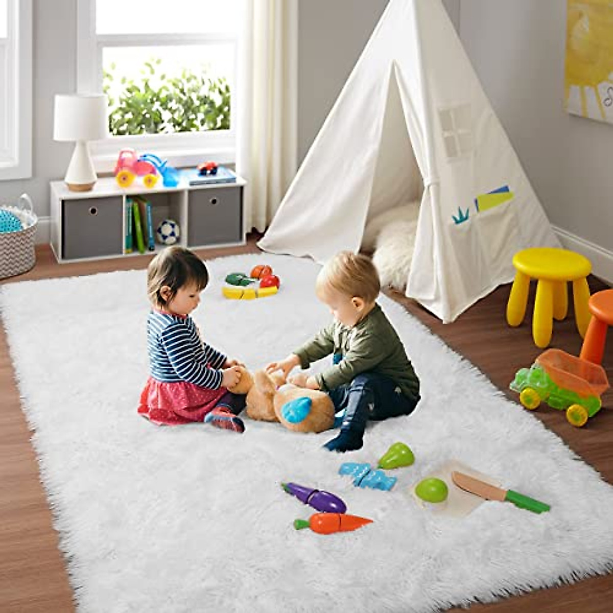 RUGTUDER Soft Area Rugs for Bedroom, 4x6 Feet, Fluffy Rug, Shag Carpet for Living Room Decor, Fuzzy Rug for Kids Baby Nursery Room, Furry Throw Rug for Girls Boys Dorm Room, Anti-Slip Rug, White
