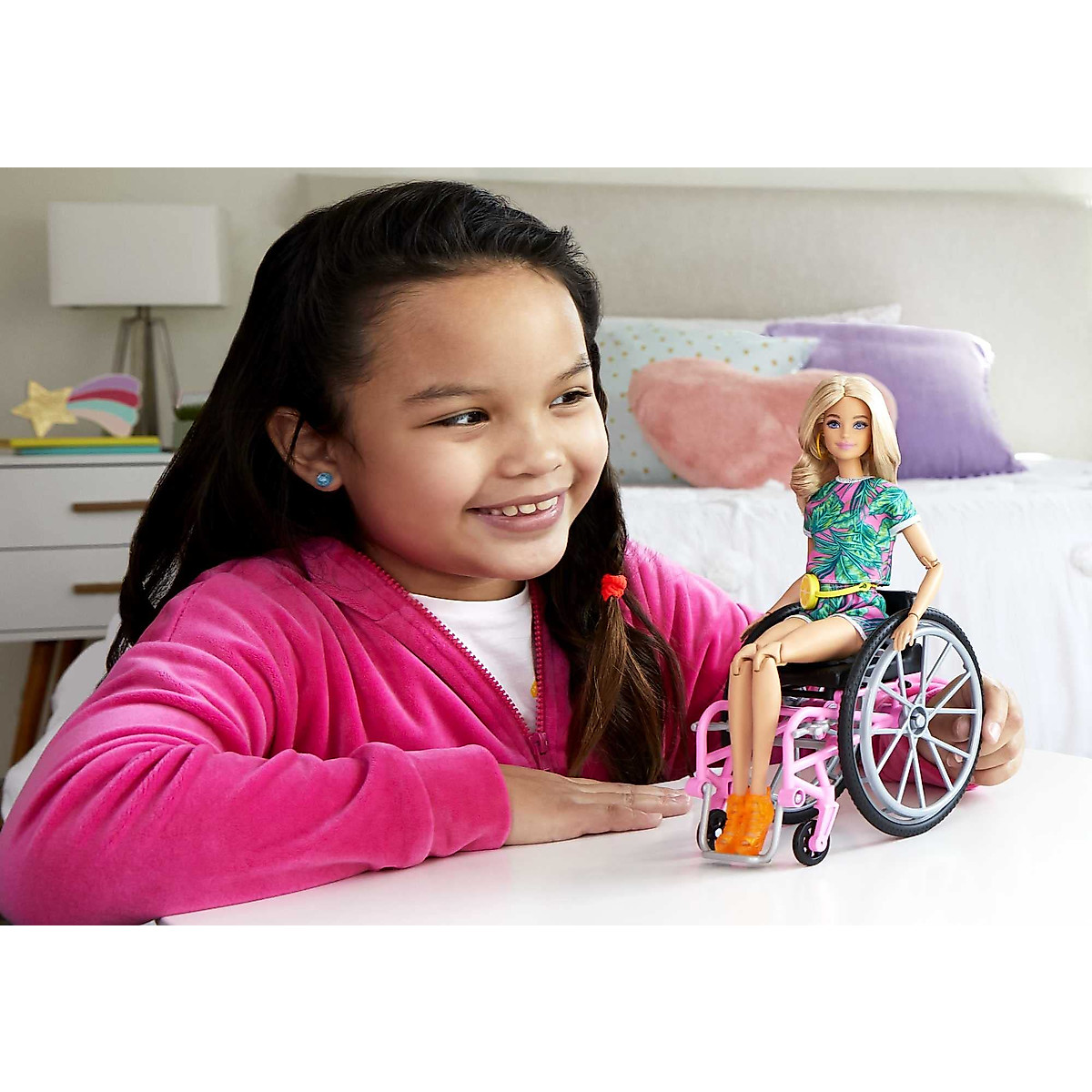 Barbie Fashionistas Doll #165 with Wheelchair & Ramp, Wavy Blonde Hair & Tropical-Print Outfit with Accessories (Amazon Exclusive)