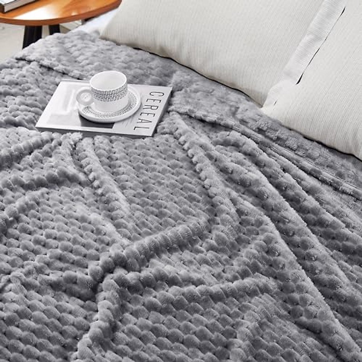 DREAMNINE Extra Large Soft Plush Fleece Bed Blanket King Size 90" x 108", Luxury Shaggy Lightweight 3D Patterned Velvet Flannel Blanket for Bedroom, Solid Gray Warm Lap Blanket for Winter Autumn, Grey