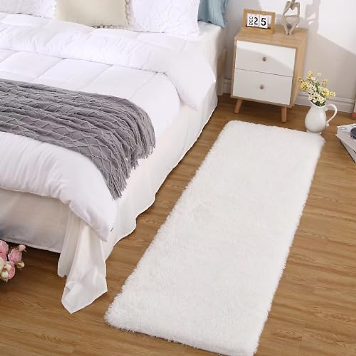 Zacoo Runner Rug for Bedroom 2x6 Soft Fluffy Area Rugs Shaggy Throw Carpet for Hallway Bedside Non Slip Plush Furry Floor Cover for Entryway Nursery Kids Room Living Room Decor, White