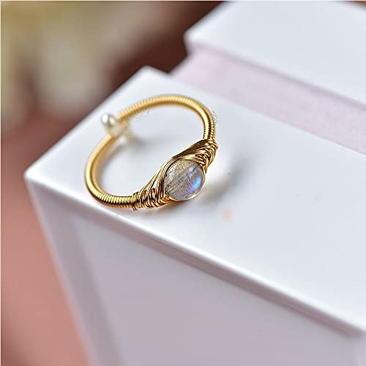 Retro Natural Crystal Stone Inlay Ring, Vintage Wire Wrap Real Carnelian Crystal Ring, Glittering Natural Moonstone Ring for Women Girls Vintage Victorian Style Healing Crystal 14K Gold Jewelry-moon