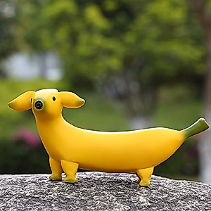 Lhocm Cute Banana Dog Garden Statues Figurines Ornaments, Creative Resin Garden Gnomes Funny Dog Statues for Home, Patio, Garden, Yard, Office, Outdoor Spring Decorations, Personalized Garden Gifts