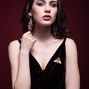 WILLBOND 4 Pieces Honey Bee Brooch Lapel Pins for Women Crystal Insect Themed Bee Brooches with Faux Pearl Fashion Gift for Birthday Dating Party Anniversary