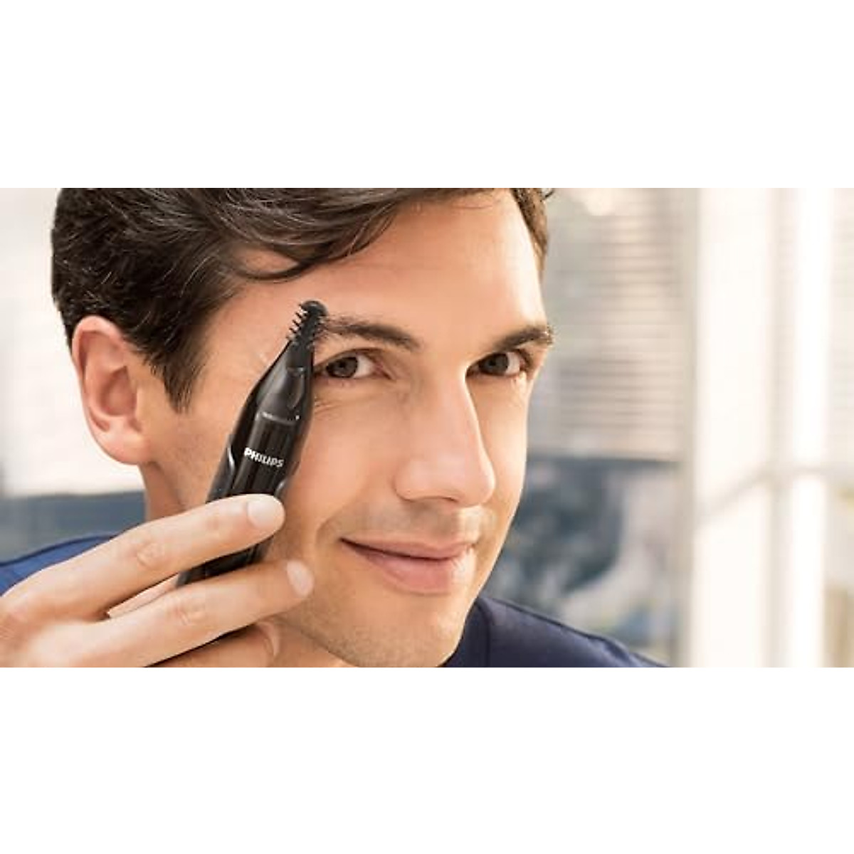 Nose Hair Trimmer, Series 3000 Nose, Ear and Eyebrow Trimmer Showerproof with Protective Guard System, Battery-Operated, No pulling Guaranteed - NT3650/16