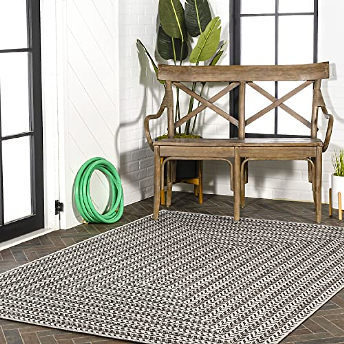 JONATHAN Y SMB206B-4 Chevron Modern Concentric Squares Braided Indoor Outdoor Area-Rug, Farmhouse, Traditional Easy-Clean,Bedroom,Kitchen,Backyard,Patio,Non Shedding, Black/Light Gray, 4 X 6
