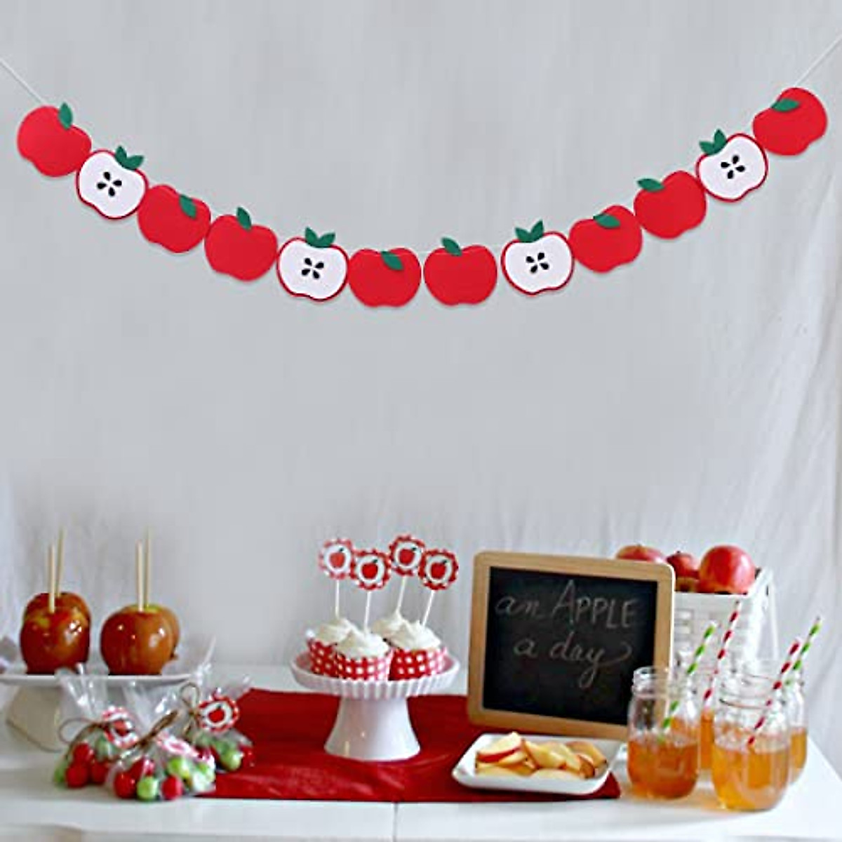 Apple Homecoming Felt Garland-Apple decoration, autumn banner, red, meadow green and twine, apple theme party decoration, school banner, classroom decoration, children and school teachers on the first day of school. (Apple)