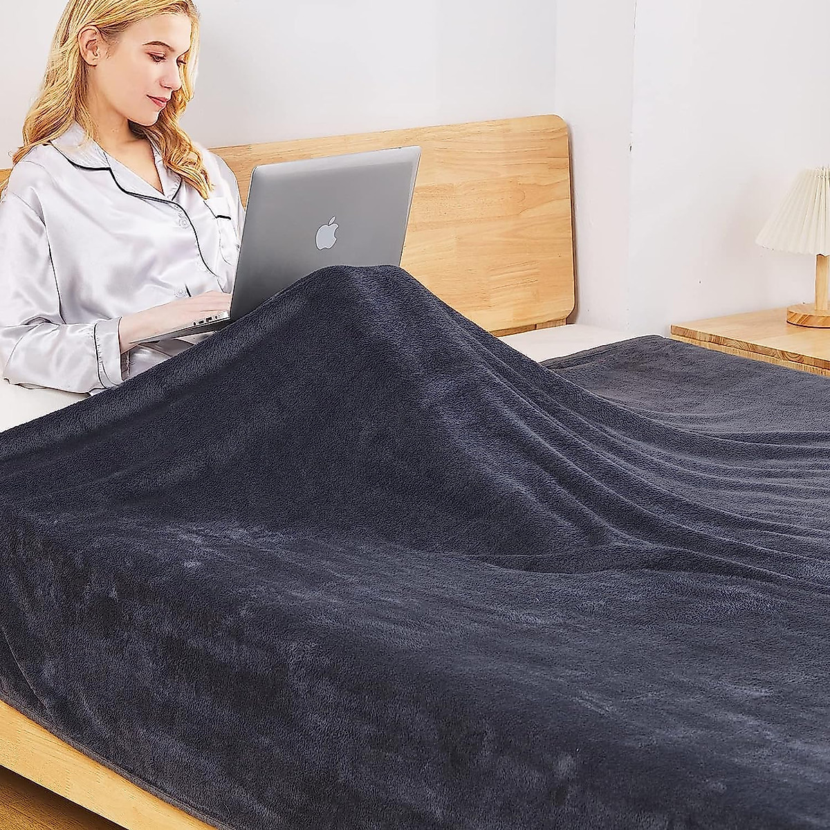 Fleece Blanket Queen Size for All Season 350GSM - Premium Lightweight Anti-Static Throw for Queen/Full size Bed Extra Soft Brush Fabric Warm Sofa Thermal Blanket 90" x 90"(Dark Gray Queen)